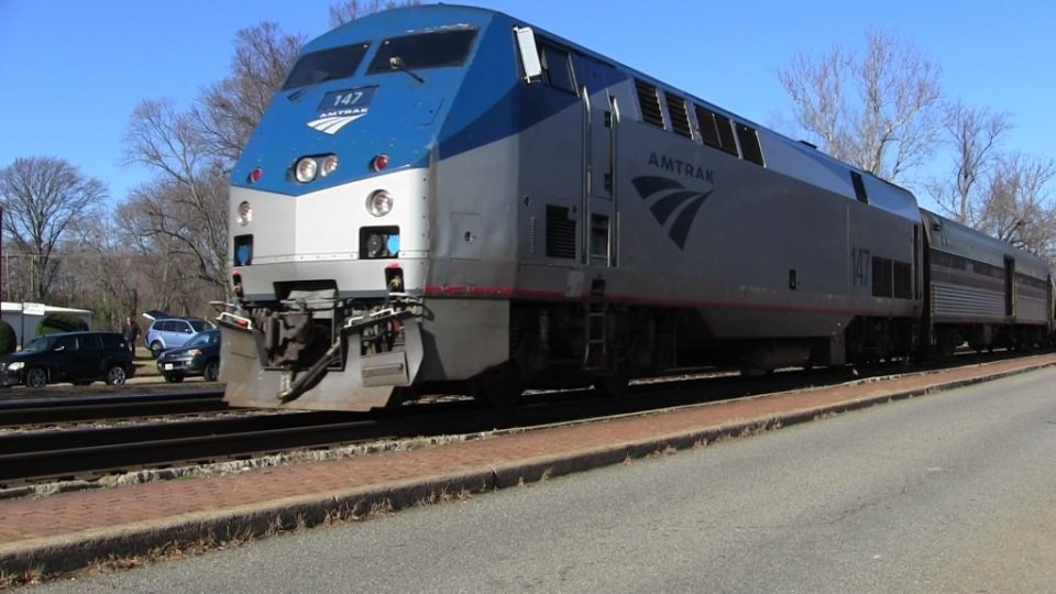 P42DC 147 leads Amtrak P079 south